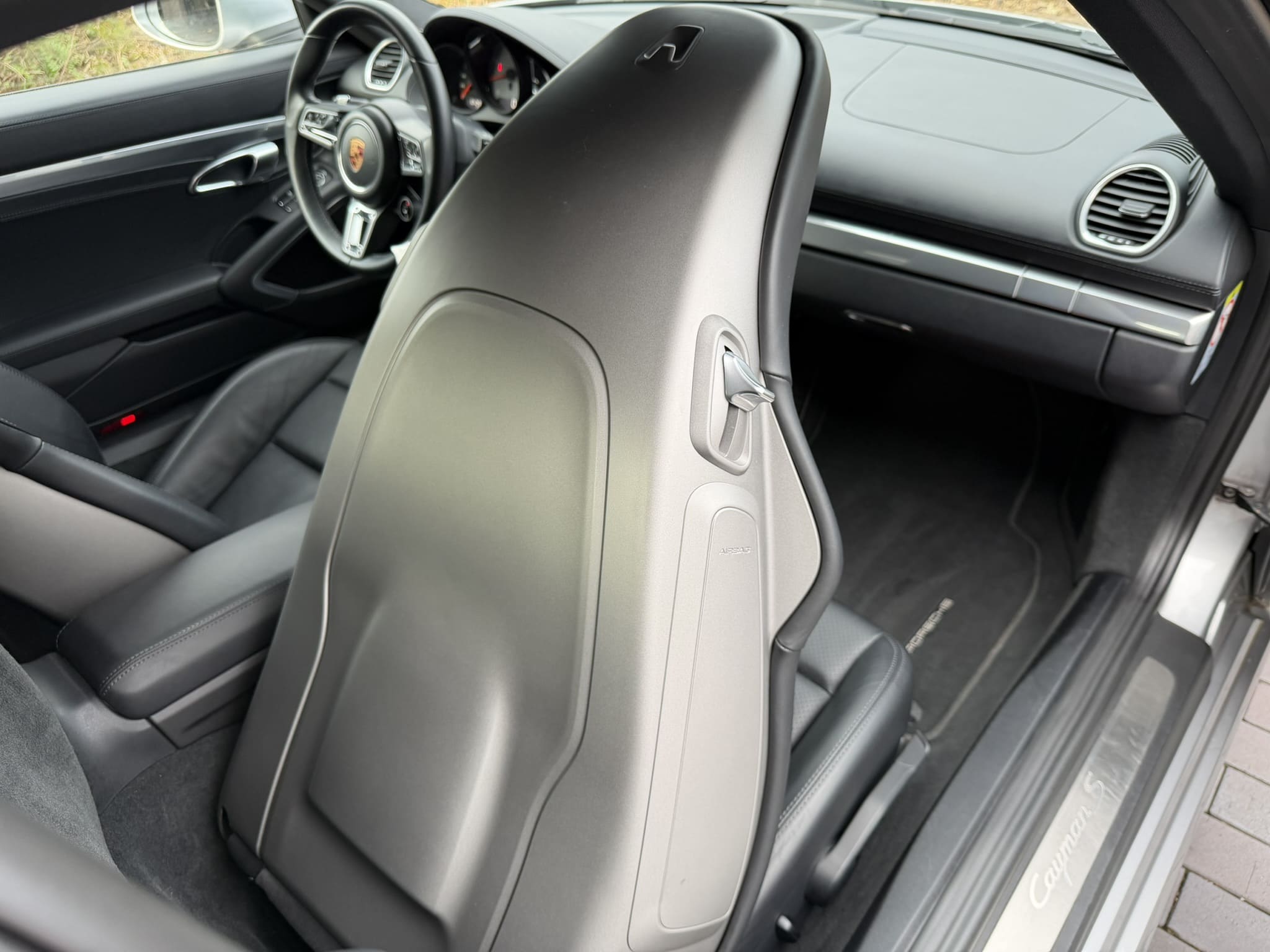 Porsche 718 Cayman S | Legend Car